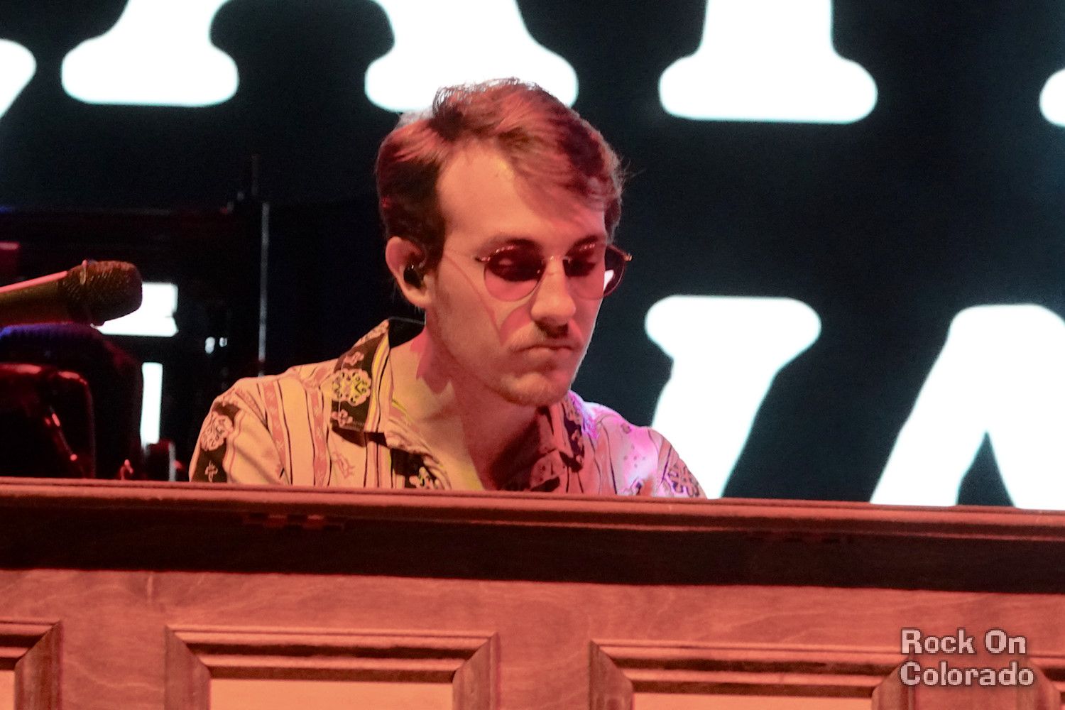 Lainey Wilson at Red Rocks - FEMMUSIC Magazine