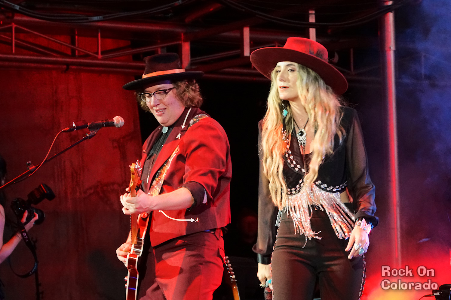 Lainey Wilson at Red Rocks - FEMMUSIC Magazine