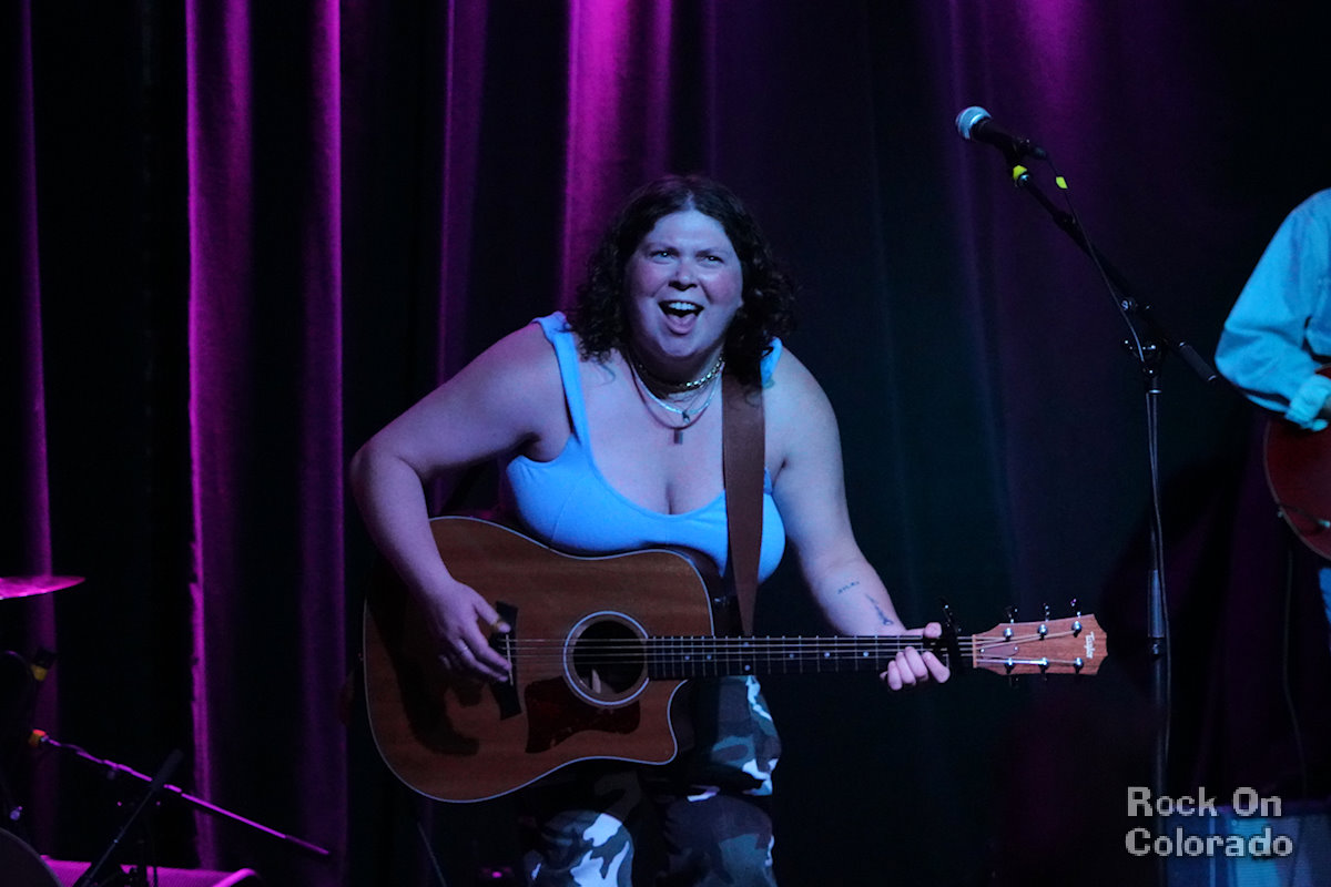 Kate Yeager with Shiloh Gold and Lonely Choir - FEMMUSIC Magazine